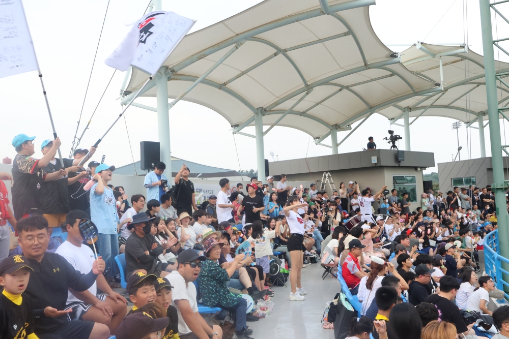 KT의 '퓨처스 서머리그' 이벤트 기획은 대성공, 익산야구장이 꽉 찼다 (엑스포츠뉴스) - 나무뉴스