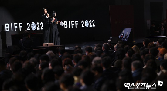 나무뉴스 - "팬데믹 넘은 새 발돋움"…양조위·강동원 응원, 풍성해진 영화 축제 [BIFF 중간결산①] (엑스포츠뉴스)