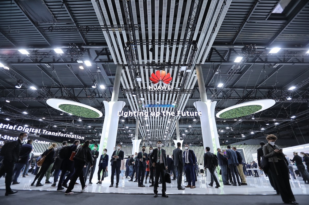 [MWC] CES 건너뛴 中 IT기업들, 대형 전시장 열고 신제품 공개 (연합뉴스) - 나무뉴스