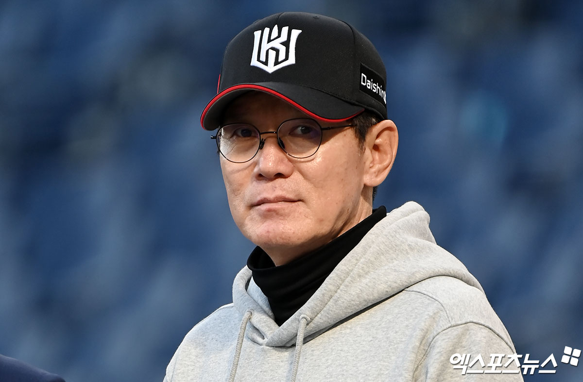 이강철 감독 "태너, 정규시즌보다 제구 안 되는 듯…우리가 잘 쳐야" [PO3] (엑스포츠뉴스) - 나무뉴스