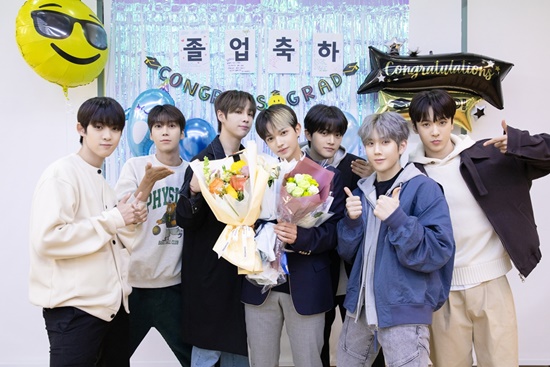 BAE173 빛 “고등학교 졸업, 진정한 성인 되는 것…책임감 느껴” - 나무뉴스