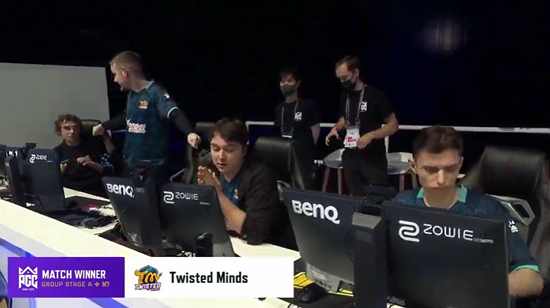 'OP 비켜!' TWIS, 매치7 치킨으로 1위 탈환…소닉스도 분전 [PGC 2022] (엑스포츠뉴스) - 나무뉴스