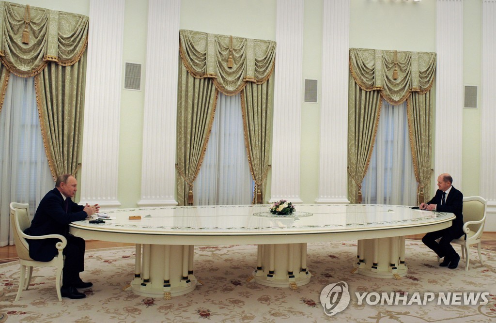 獨총리 '하이킹 간다면 누구랑?' 질문에 "마크롱 OK, 푸틴 NO" (연합뉴스) - 나무뉴스