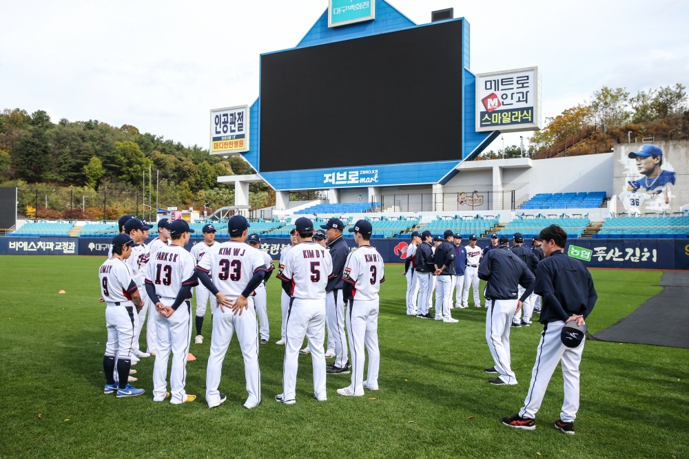 "계산이 서지 않을 것 같은데"...LG-KT 선수 참가 불투명, 사령탑의 고민은 '뒷문' [APBC] - 나무뉴스