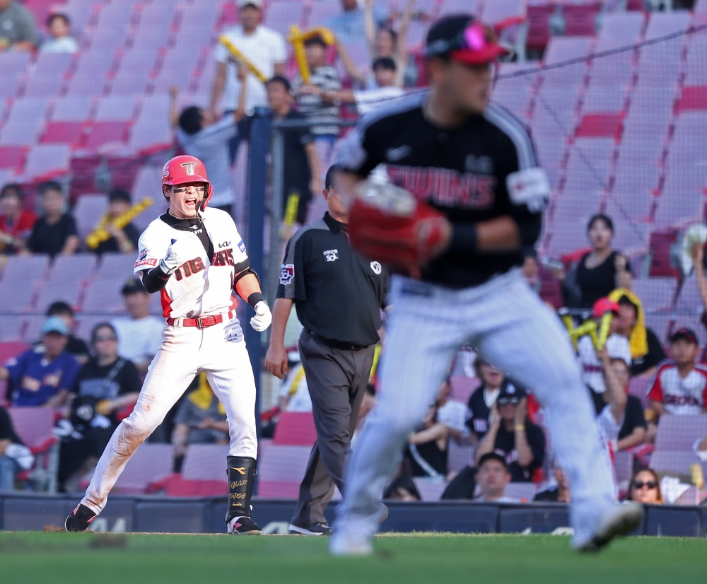 '박찬호 결승타' KIA, LG 잡고 DH 1차전 승리+2연패 끝…한화는 4연승 질주(종합) (엑스포츠뉴스) - 나무뉴스