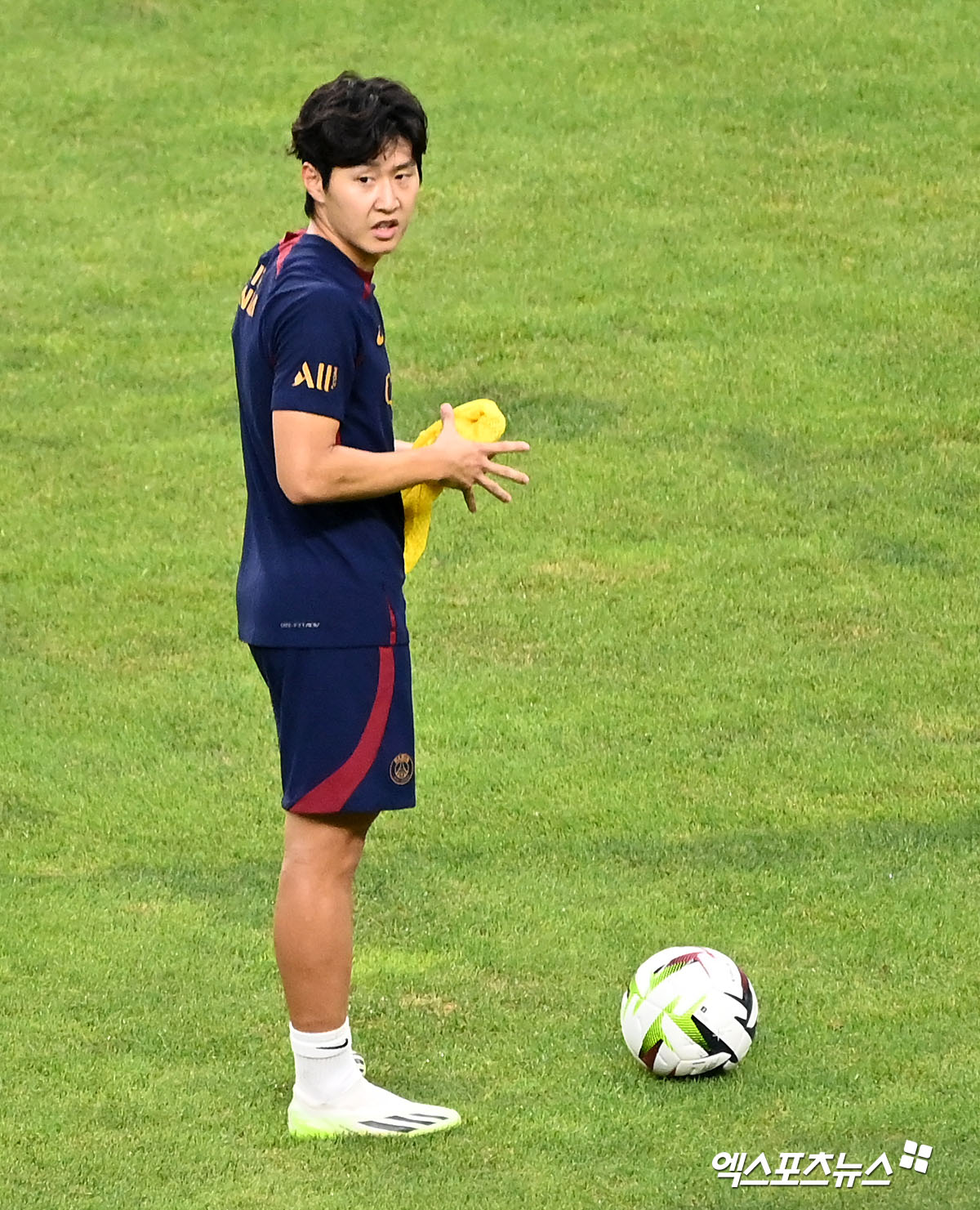 "LEE가 희생한다"…PSG, MF 영입 실패하면 '이강인 보직 변경'→"중원에서 발전 가능" - 나무뉴스