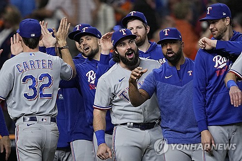 텍사스, 휴스턴 꺾고 ALCS 2연승…필라델피아는 NLCS 1차전 기선제압 (엑스포츠뉴스) - 나무뉴스
