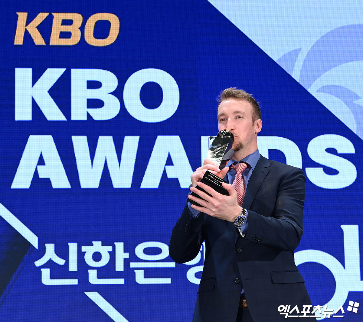 MLB로 떠난 페디, 덤덤한 NC…"MVP를 MVP로 대체 어렵지만.." [인터뷰] (엑스포츠뉴스) - 나무뉴스