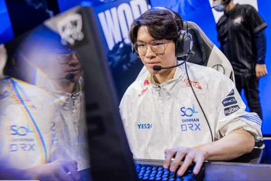 [롤드컵] '불사신 킹겐' DRX, 다시 꺼낸 애쉬-하딩으로 '8강 확정' (엑스포츠뉴스) - 나무뉴스