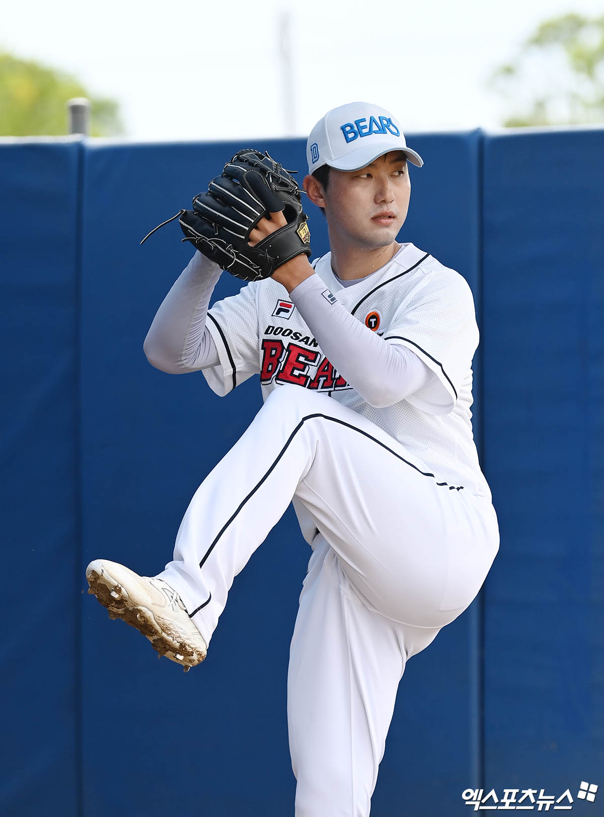 '데뷔 첫 20SV→FA 계약', 그럼에도 반성이 먼저…홍건희 약속 "올핸 무너지지 않을 것" - 나무뉴스
