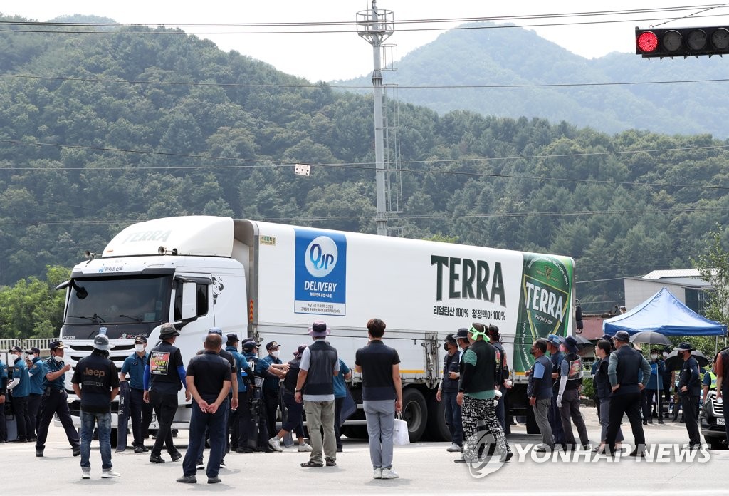 하이트진로 강원공장서 출고작업 진행…"12만 상자 출고 목표" (연합뉴스) - 나무뉴스