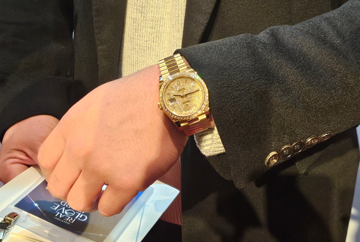 '한국시리즈 MVP' 오지환, '전설의 롤렉스' 반납하고 새 시계 찼다 (엑스포츠뉴스) - 나무뉴스