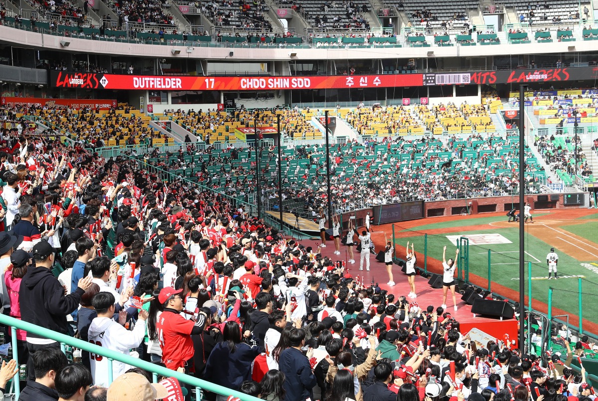 SSG, 28~29일 '고메 소바바치킨 브랜드 데이' 진행 (엑스포츠뉴스) - 나무뉴스