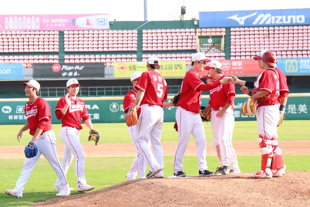 '전의산 연타석포+오원석 2이닝 무실점'…SSG, 퉁이 12-3 대파→연습경기 2연승 (엑스포츠뉴스) - 나무뉴스