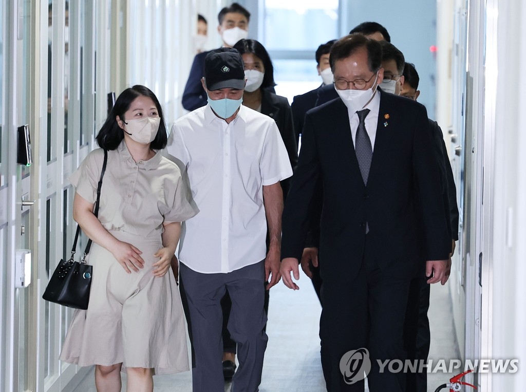 '北 피살 공무원' 이대준씨 장례, 해수부장으로 진행 - 나무뉴스