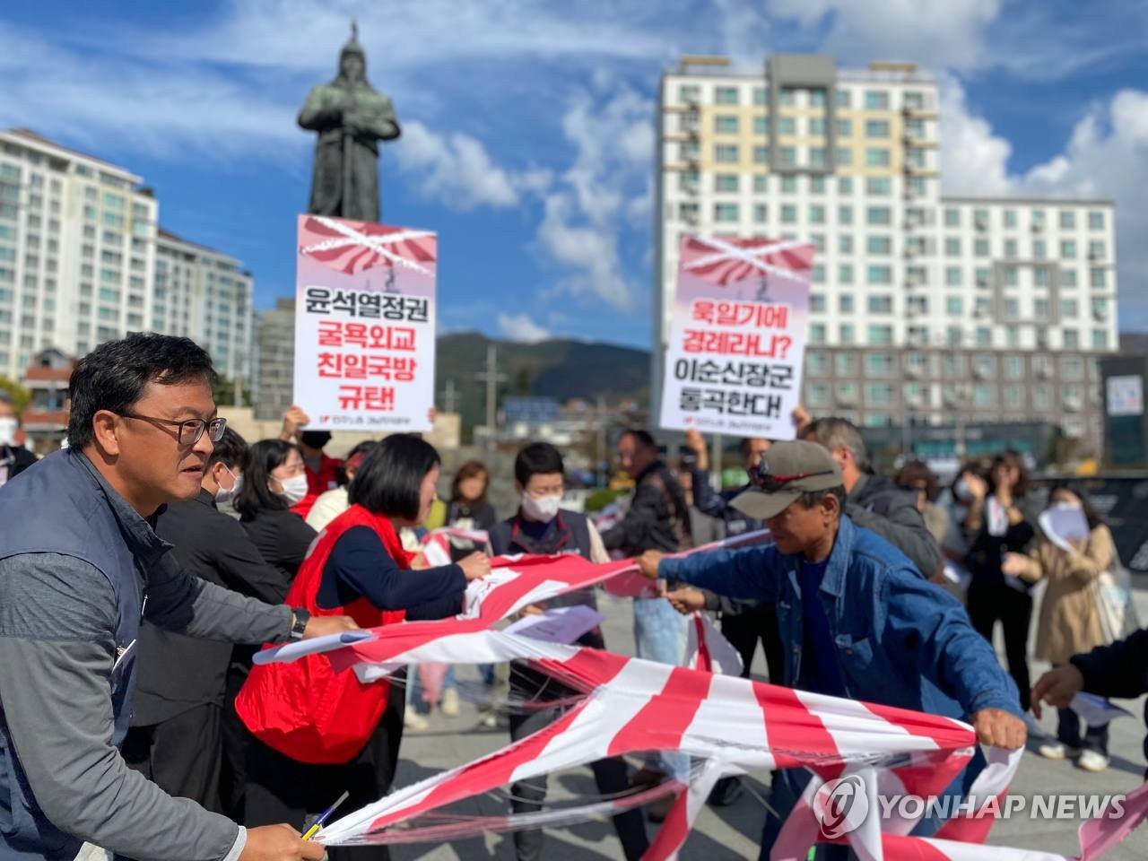 [특파원 시선] 주일미군 부대기에 욱일 문양이 있는 이유는? - 나무뉴스