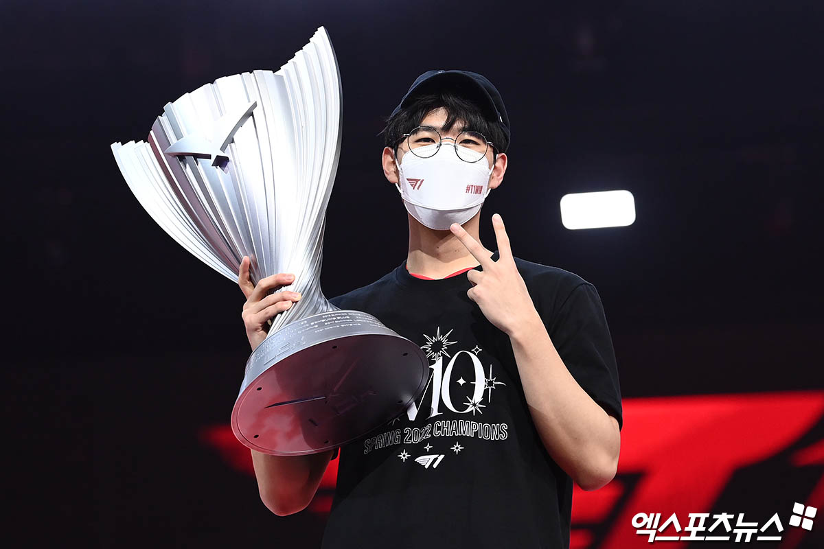 '오너' 문현준, 승리의 브이[포토] - 나무뉴스