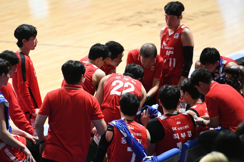 '윌리엄스 더블더블' SK, 워니 없이도 류큐 꺾고 EASL 첫 승 신고 - 나무뉴스