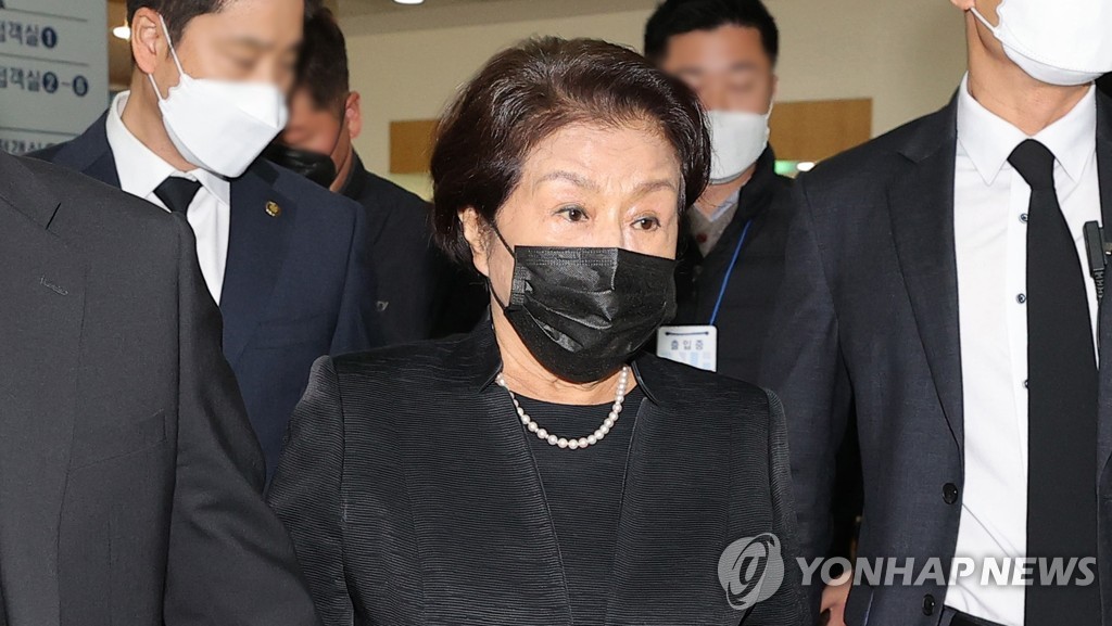 이순자 여사 조문…전두환 前대통령 건강때문에 못와 종합2보 나무뉴스