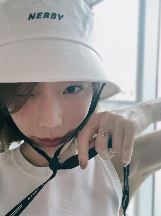 소녀시대 태연 과감해졌네…바지 풀고 속옷 노출 눈길 나무뉴스