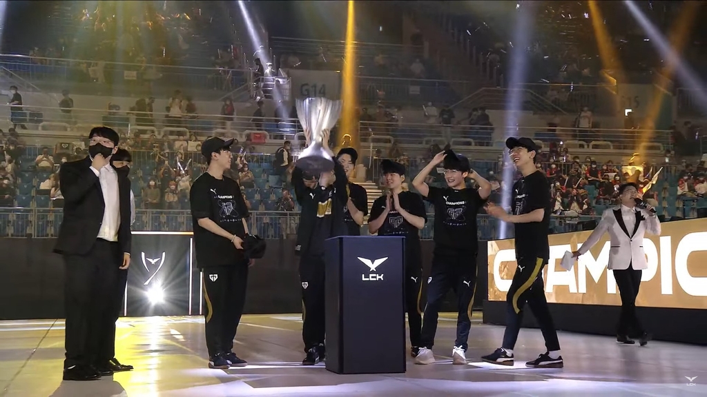 젠지, LCK 서머 결승서 T1 3:0 완파…창단 이래 첫 우승(종합) - 나무뉴스