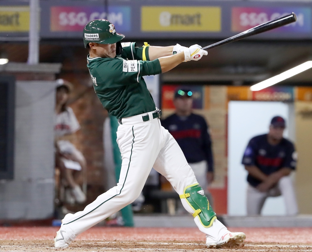 '7회 빅이닝+서진용 구단 최다 SV' SSG, 롯데 4-2 제압하고 전날 패배 설욕 [문학:스코어] - 나무뉴스