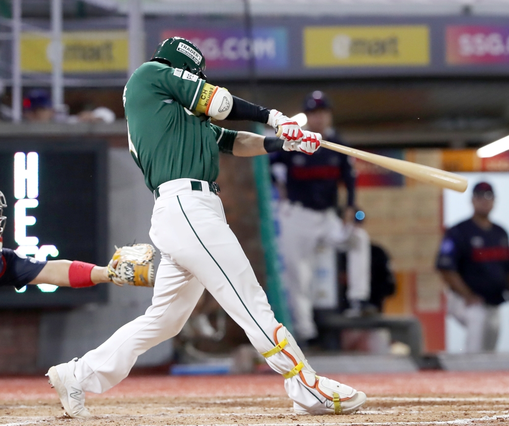 '7회 빅이닝+서진용 구단 최다 SV' SSG, 롯데 4-2 제압하고 전날 패배 설욕 [문학:스코어] - 나무뉴스