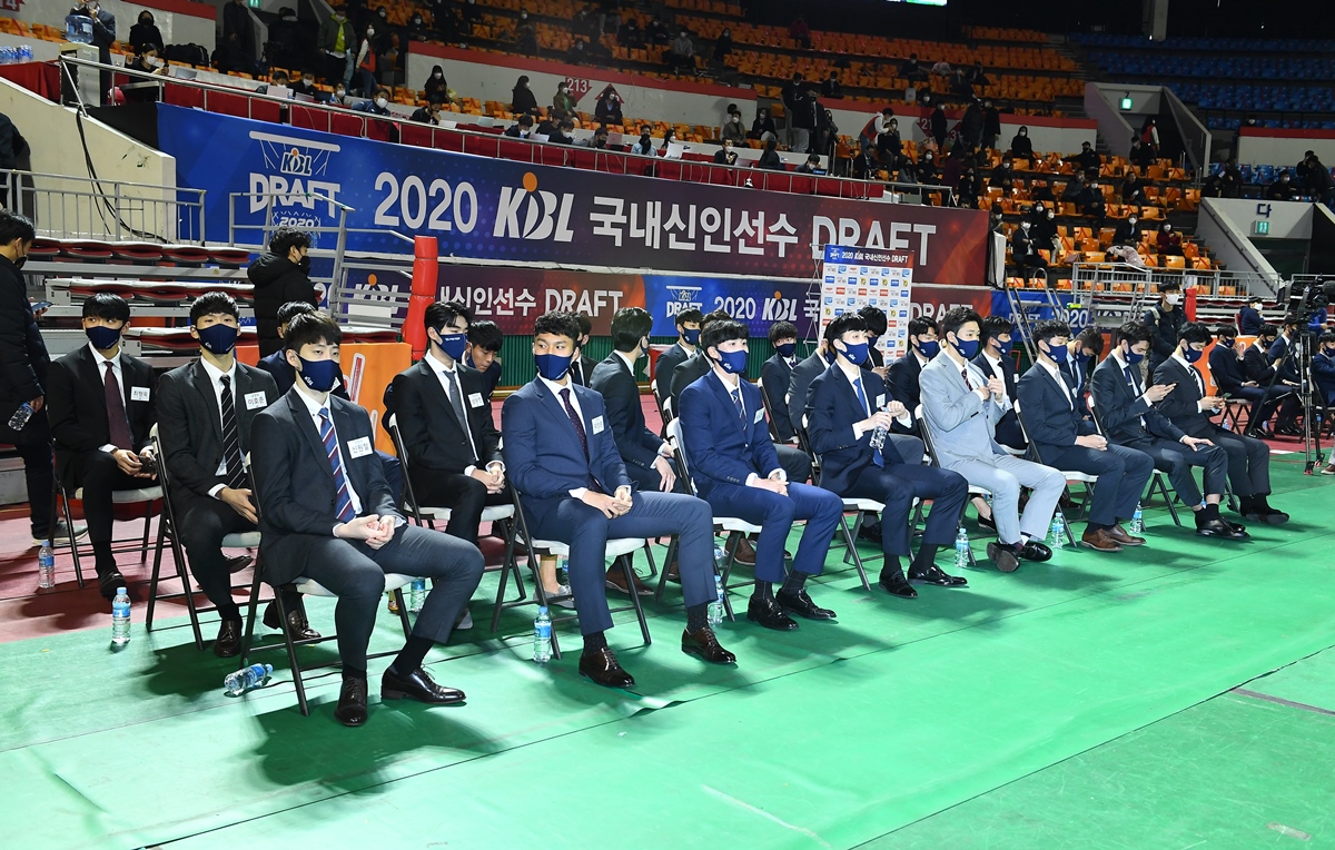 KBL 2022 신인드래프트 총 42명 참가…조기 참가 10명 - 나무뉴스