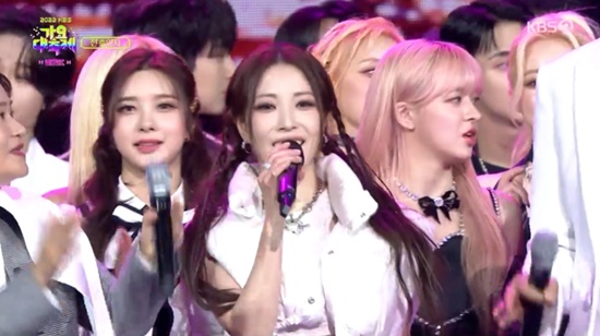 엔딩은 진짜 Y2K 보아 '넘버원'…코요태→뉴진스 세대 통합 (종합)[KBS 가요대축제] - 나무뉴스