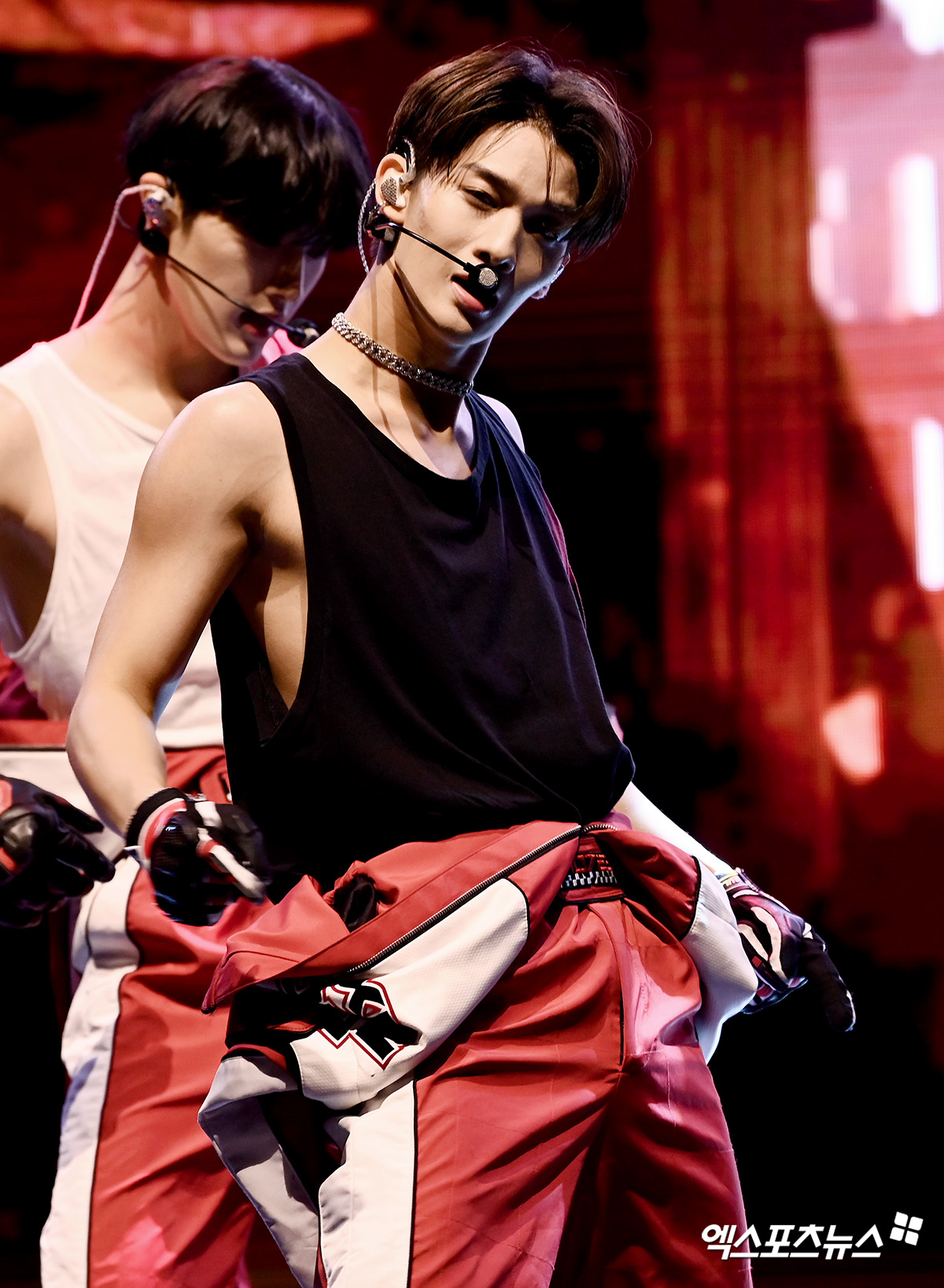 CIX 배진영 '장발 싹뚝, 더 짙어진 남성美+카리스마'[엑's HD화보] - 나무뉴스