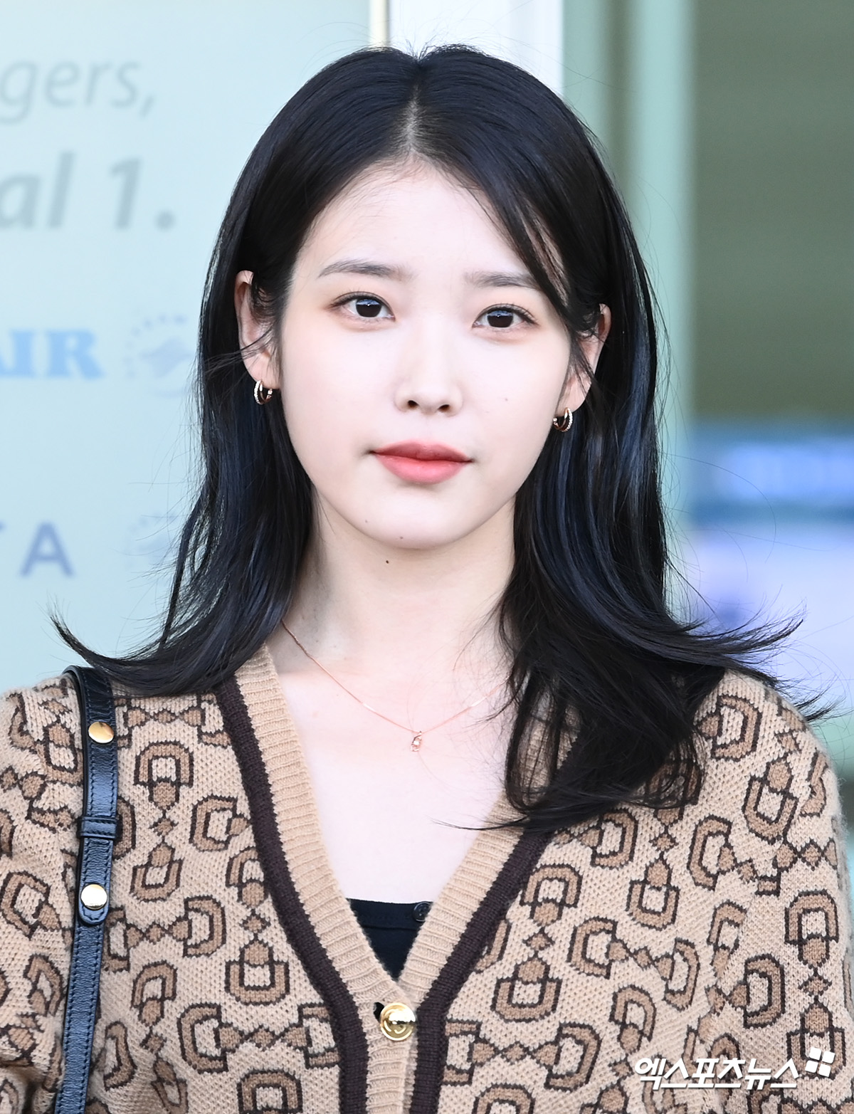 아이유(IU) '가을 입은 청순美...화보 같은 출국길'[엑's HD화보] - 나무뉴스