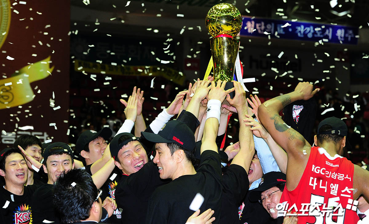 [N년 전 오늘의 XP] 안양 KGC 인삼공사 ‘창단 첫 챔피언결정전 우승’ - 나무뉴스