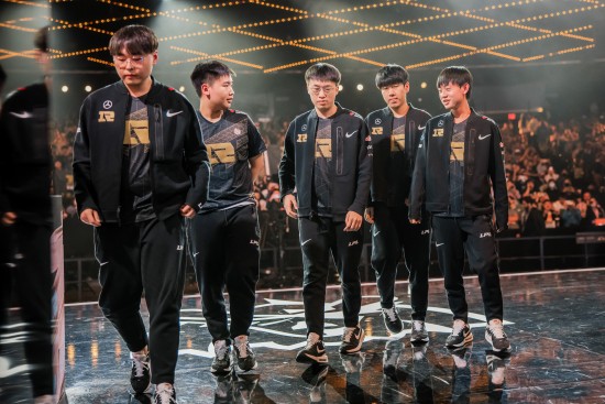 [롤드컵] RNG, 완벽한 운영으로 100 도둑 잡고 '4승 고지'…젠지는 8강 진출 확정 - 나무뉴스